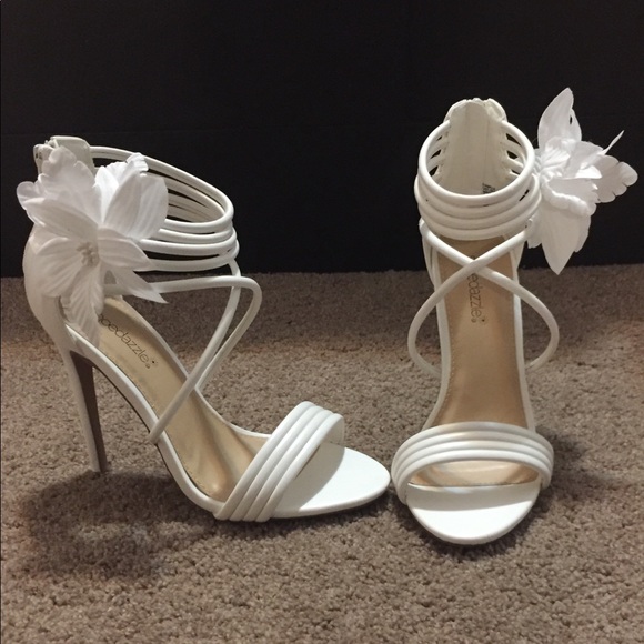 Shoe Dazzle | Shoes | White Floral Heels | Poshmark